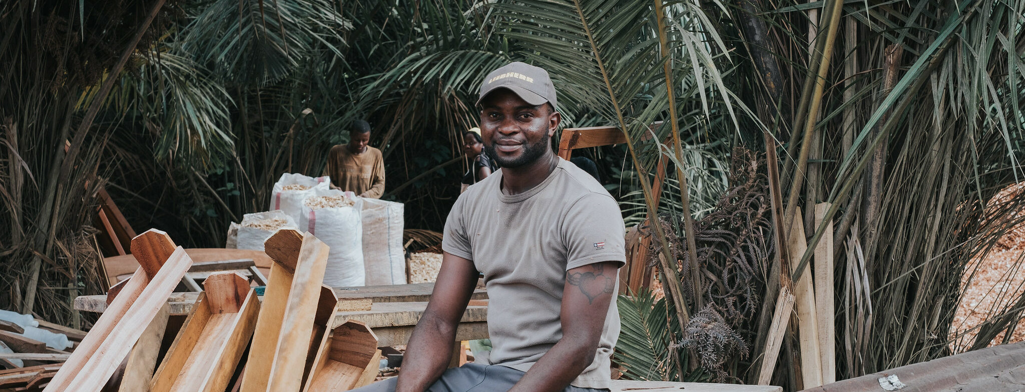 Cameroon: New campaign aims to convince consumers that “legal wood is great” - CIFOR-ICRAF Knowledge